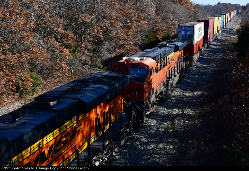 BNSF 6906 Roster shot.